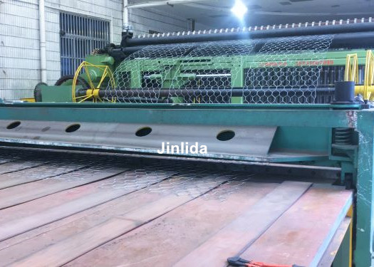 High Accuracy Wire Mesh Cutting Machine Automatically Crimped Wire Mesh